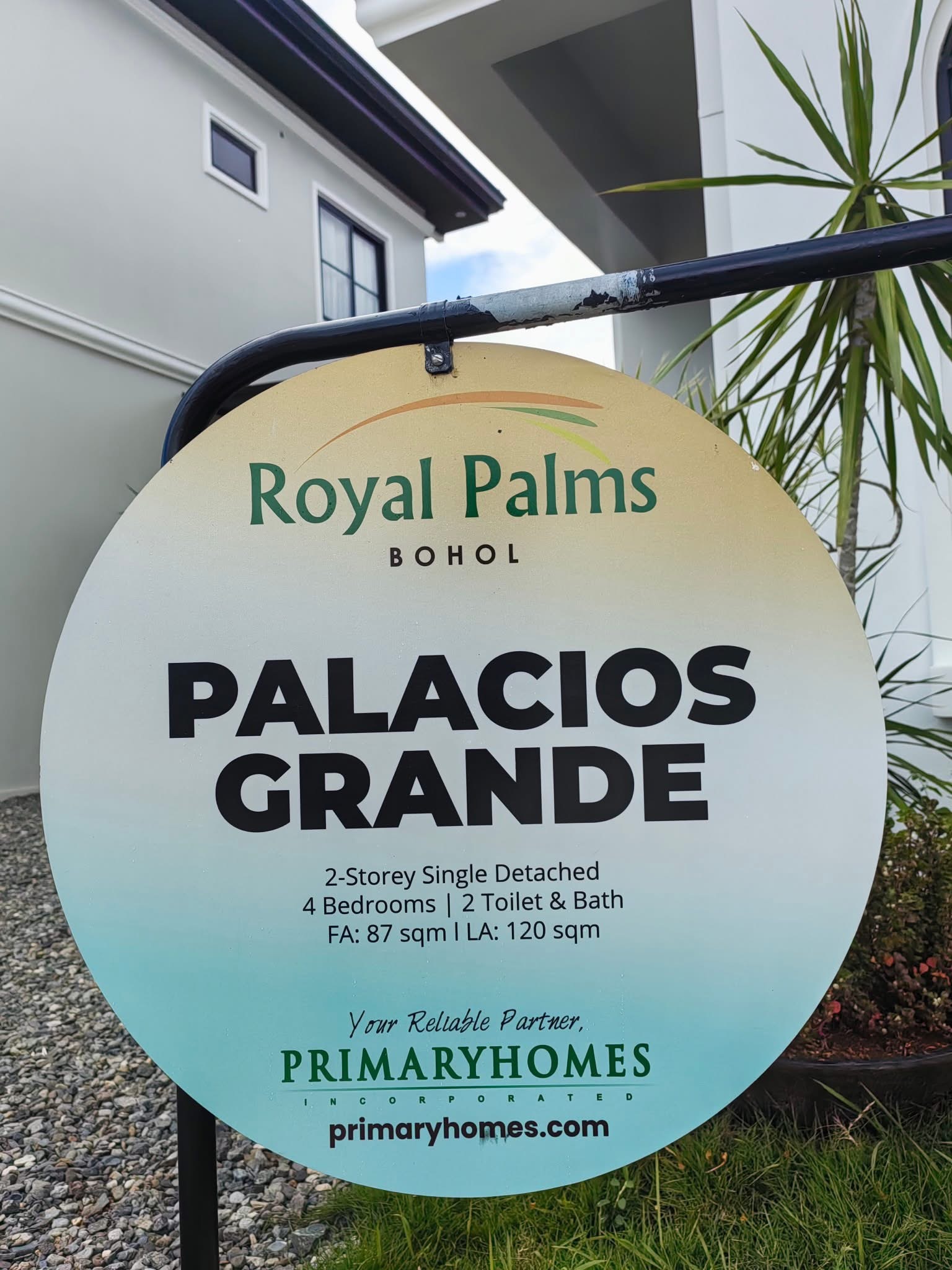 PALACIOUS GRANDE UNIT IN ROYAL PALMS BOHOL – BahayKubo.net